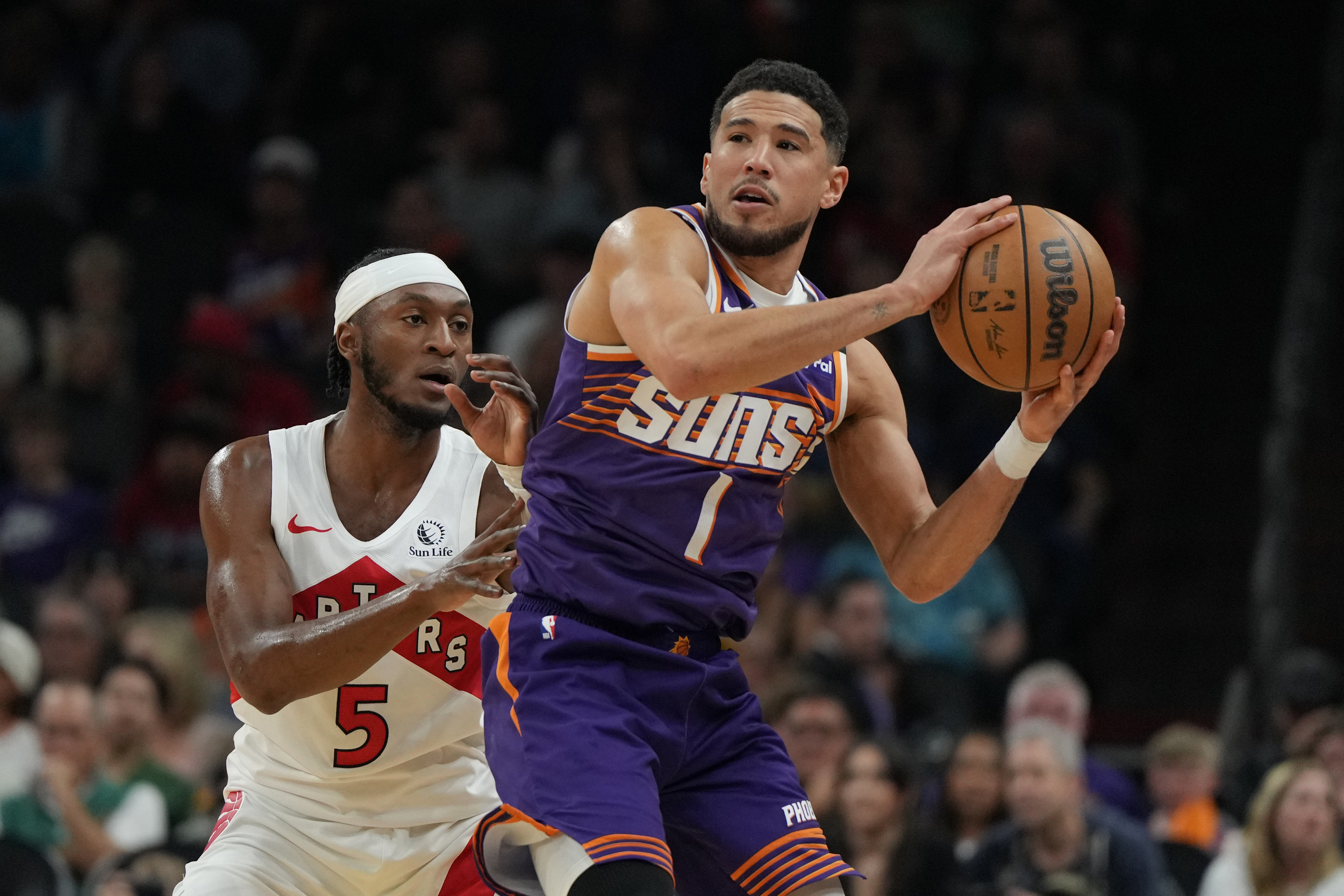 Devin Booker leads Suns in dominant 40-point win over Raptors