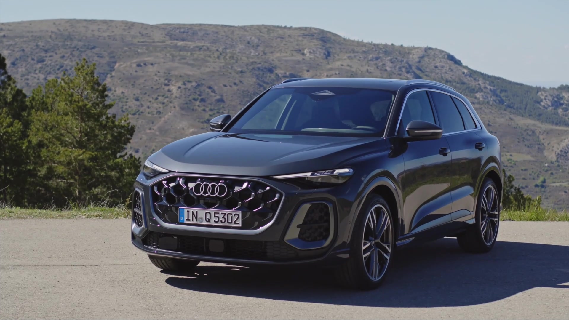 The new Audi Q5 SUV Design Preview in Tambora gray metallic