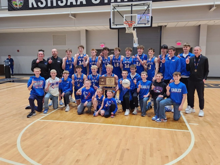 Axtell boys’ basketball celebrates 1A DII state championship