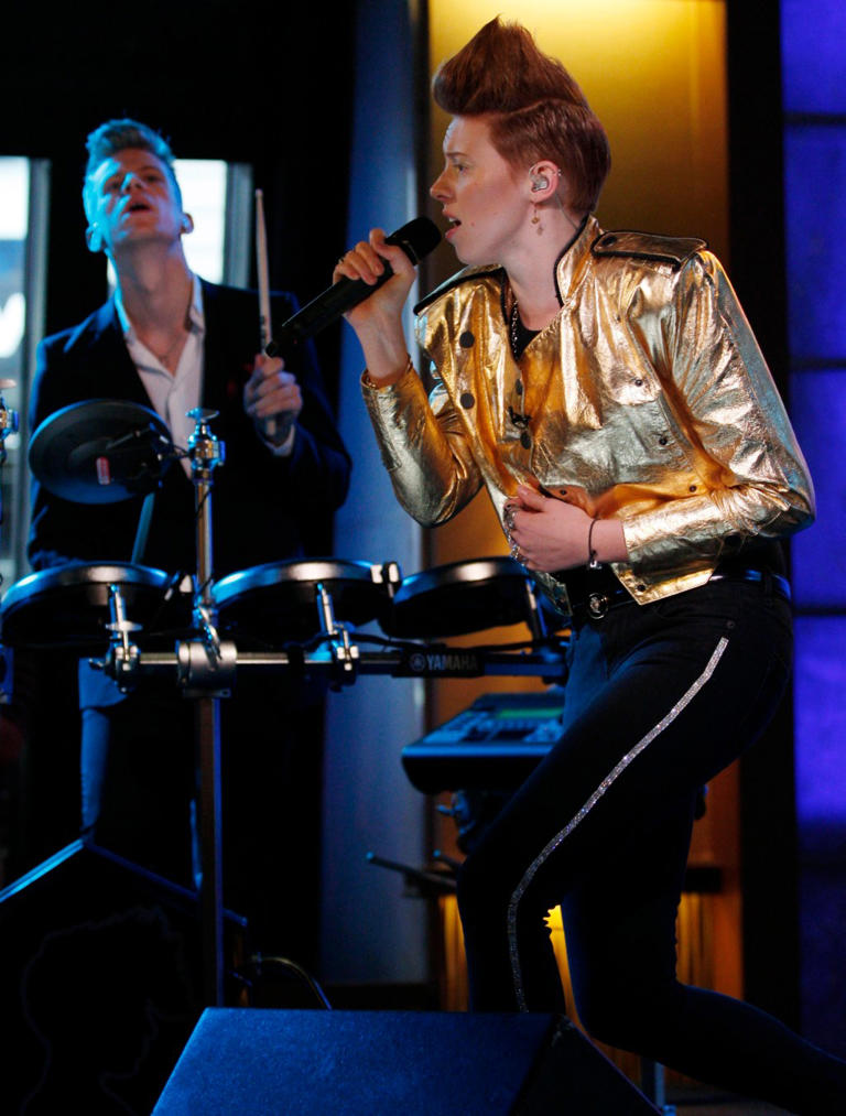 La Roux makes rousing return to the stage after 10 years, teases new ...