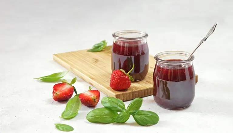 Coulis de fraise au basilic