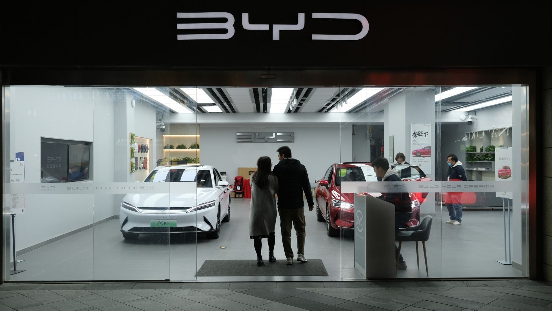 Tesla on notice: BYD’s new EV battery delivers 292 miles range in 5 ...