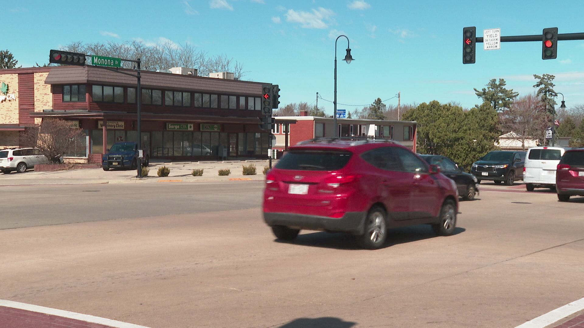 Over 100 drivers cited in Dane Co. for red light/stop sign running ...