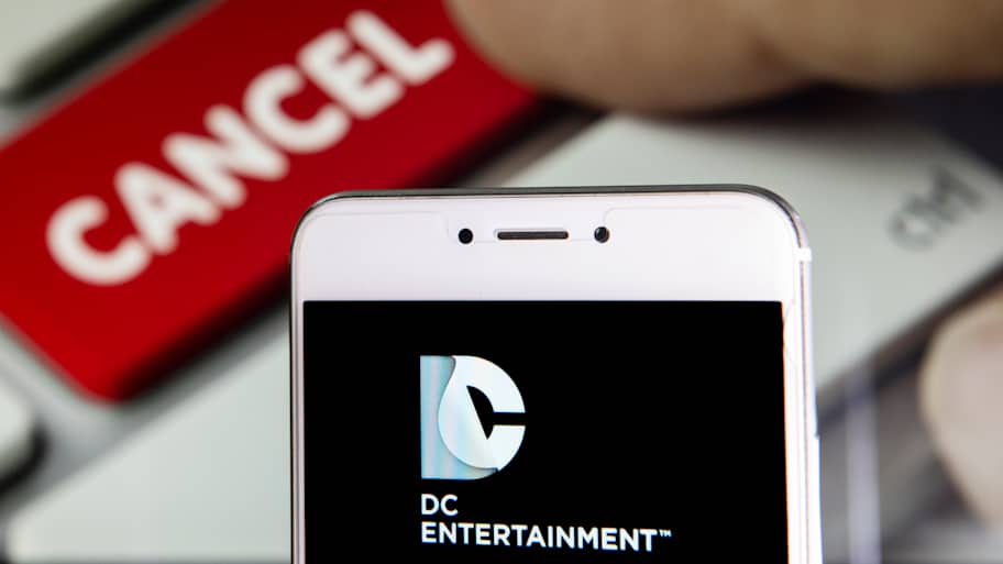 DC recasts major star in jaw-dropping DCU switch-up