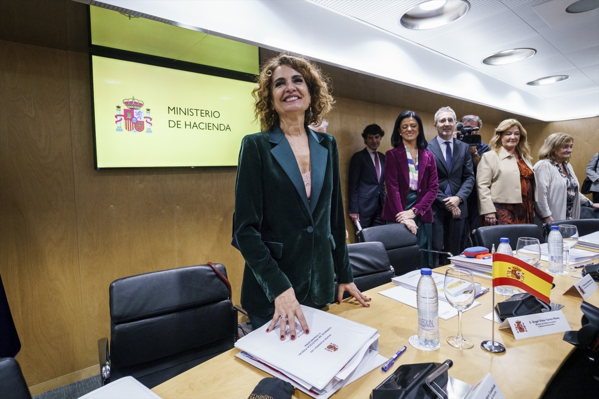 Indignación en Andalucía con Montero por hacer campaña desde el Consejo ...