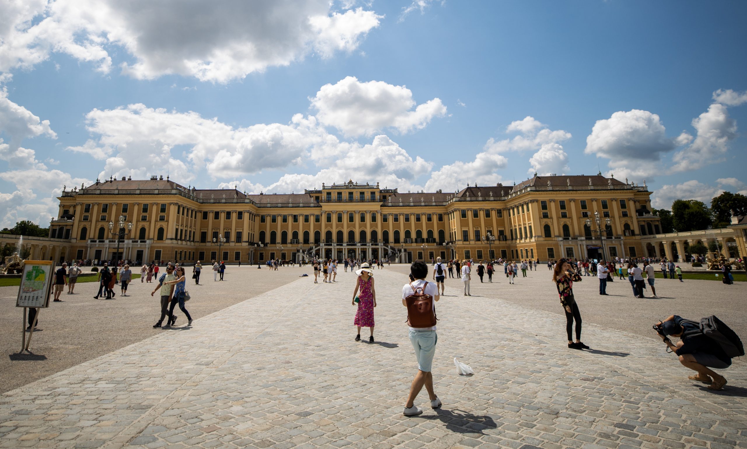 Neues Akustikkonzept soll Open-Air-Konzerte im Ehrenhof von Schloss ...