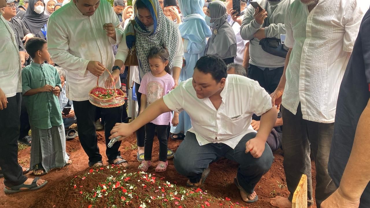 Terkenal Humoris, Sisi Lain Mat Solar Dibeberkan sang Putra