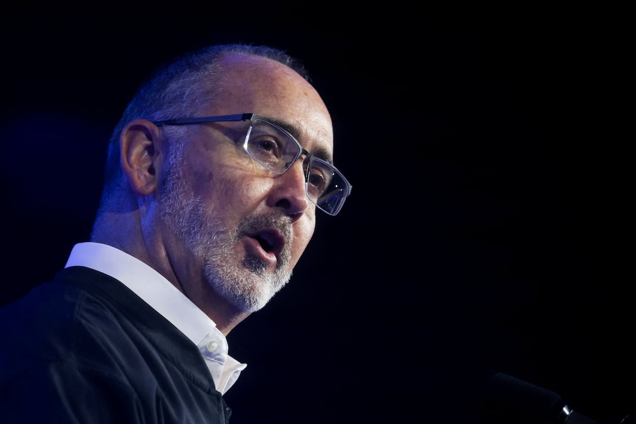 Why America's biggest auto union supports Trump's tariffs — and Canada ...