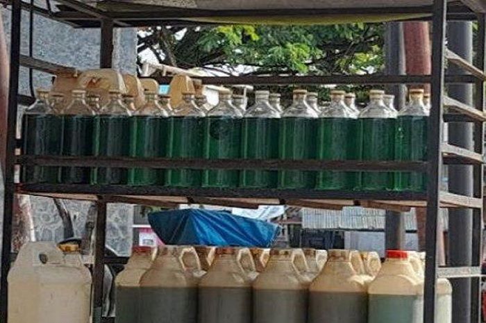 Pedagang Bensin Digeruduk Polisi Pakaian Preman, Urusan Pertalite Rp 80 ...