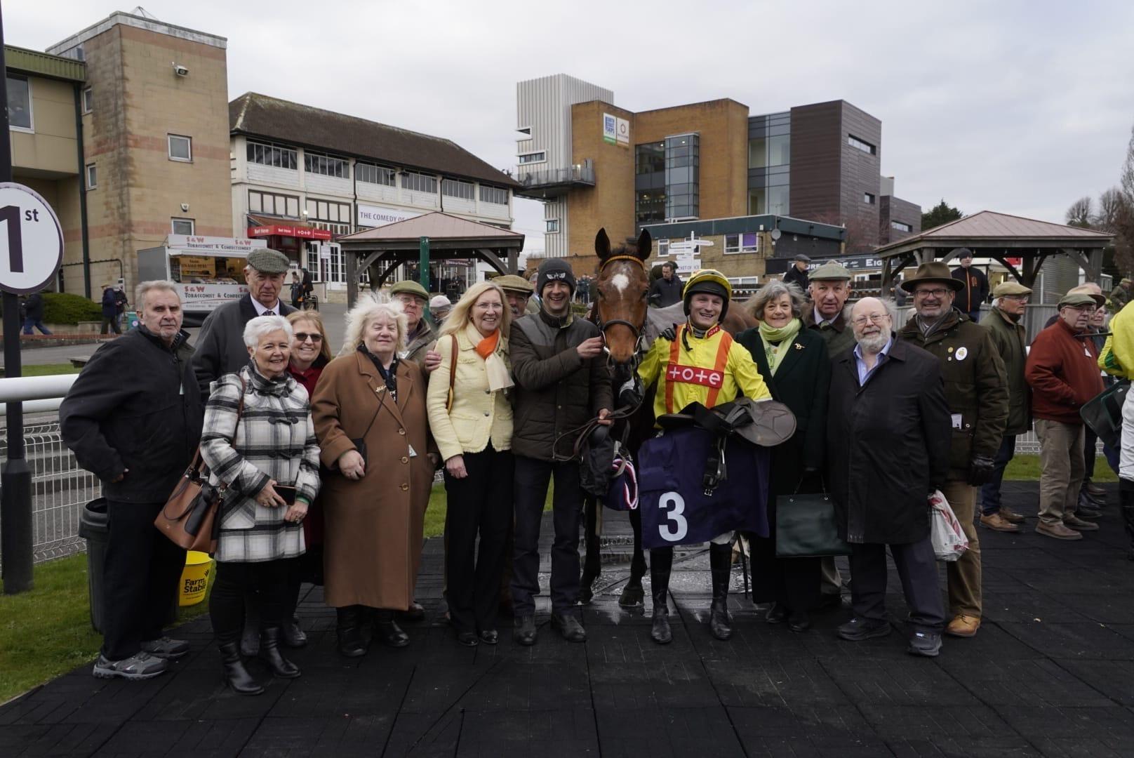 St Patrick's Day racing at Fontwell Park - in 23 photos by Clive Bennett