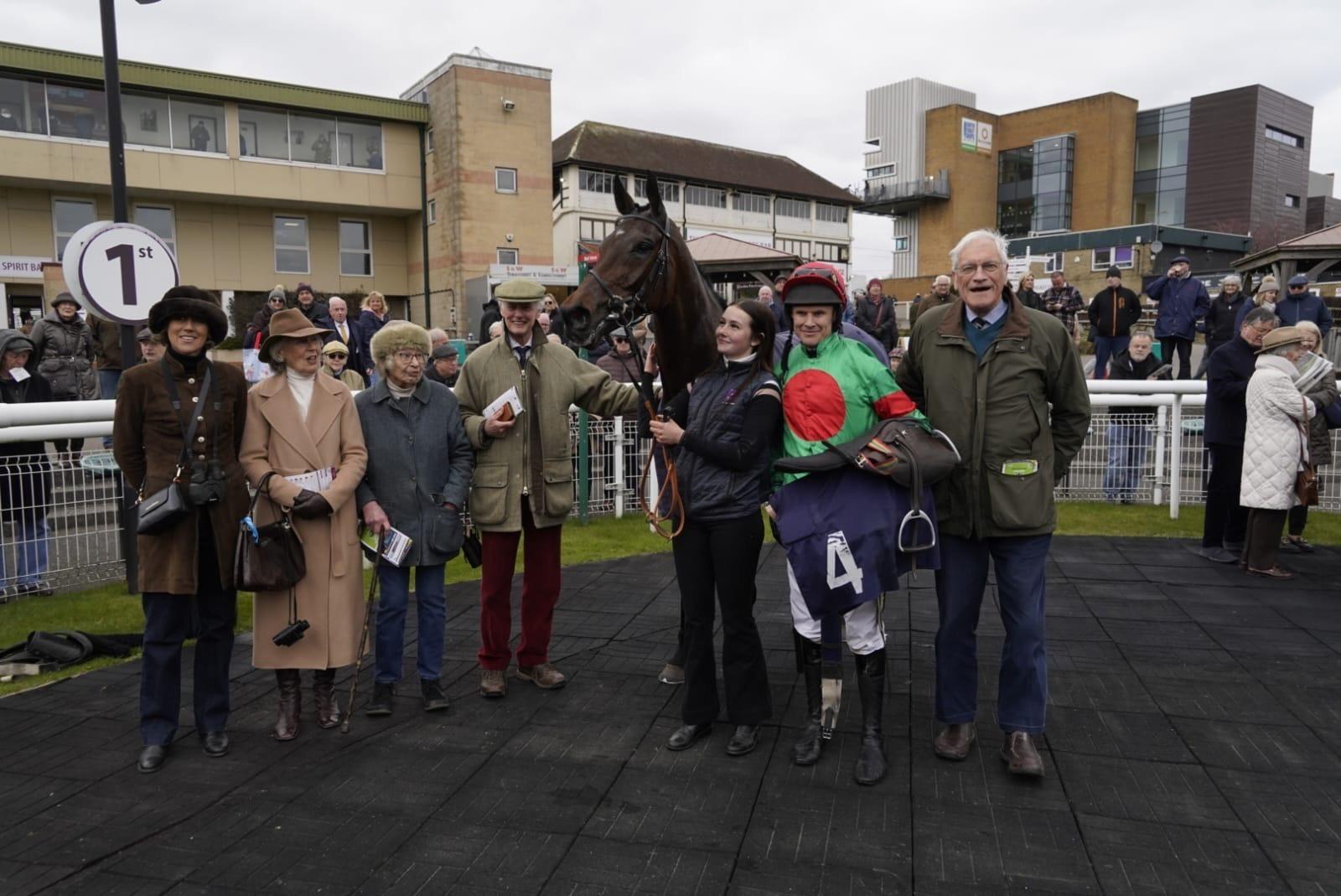 St Patrick's Day racing at Fontwell Park - in 23 photos by Clive Bennett