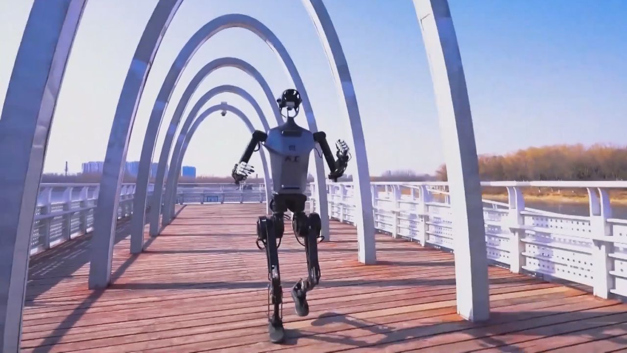 Un robot humanoide eléctrico demuestra su agilidad en pruebas avanzadas ...