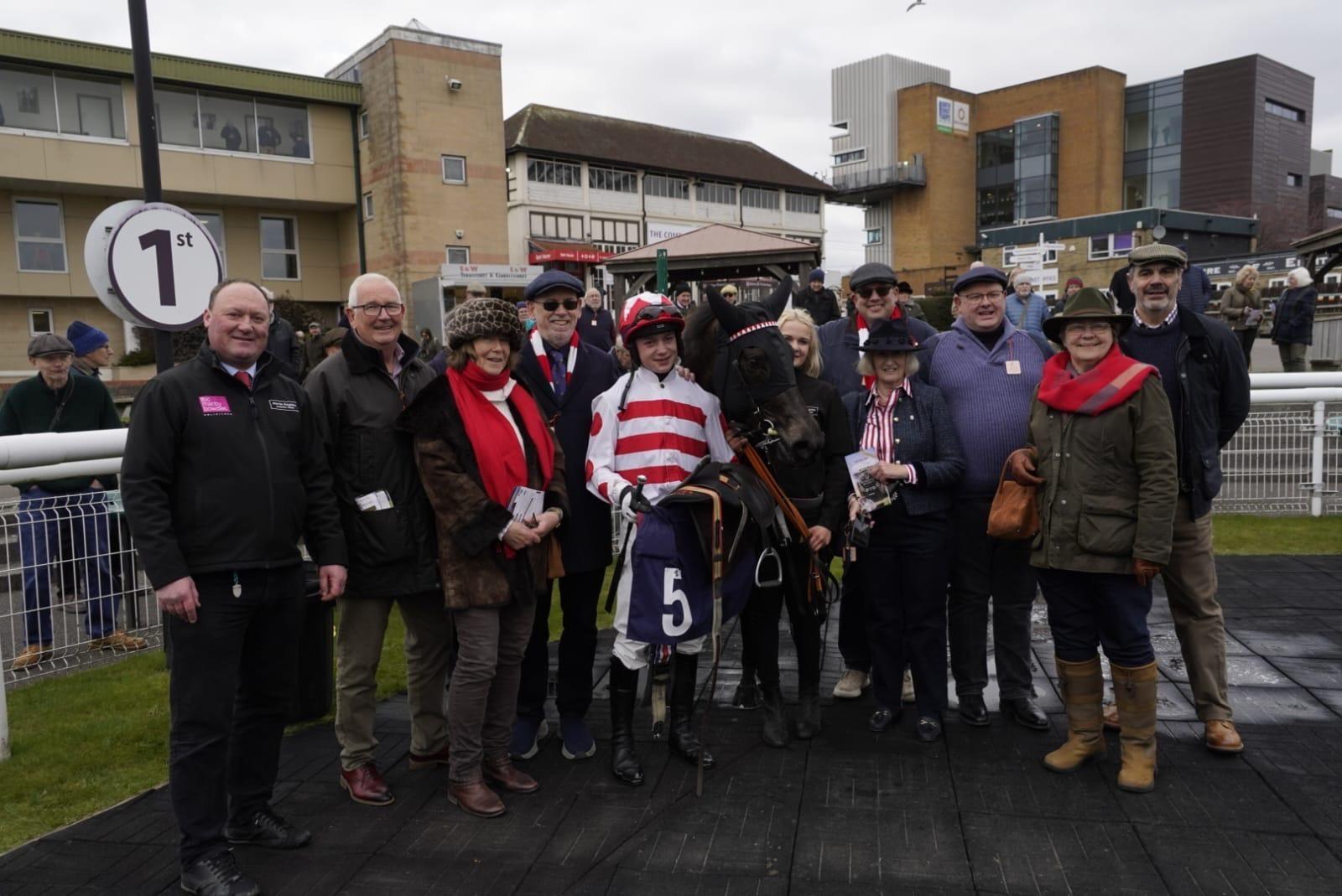 St Patrick's Day racing at Fontwell Park - in 23 photos by Clive Bennett