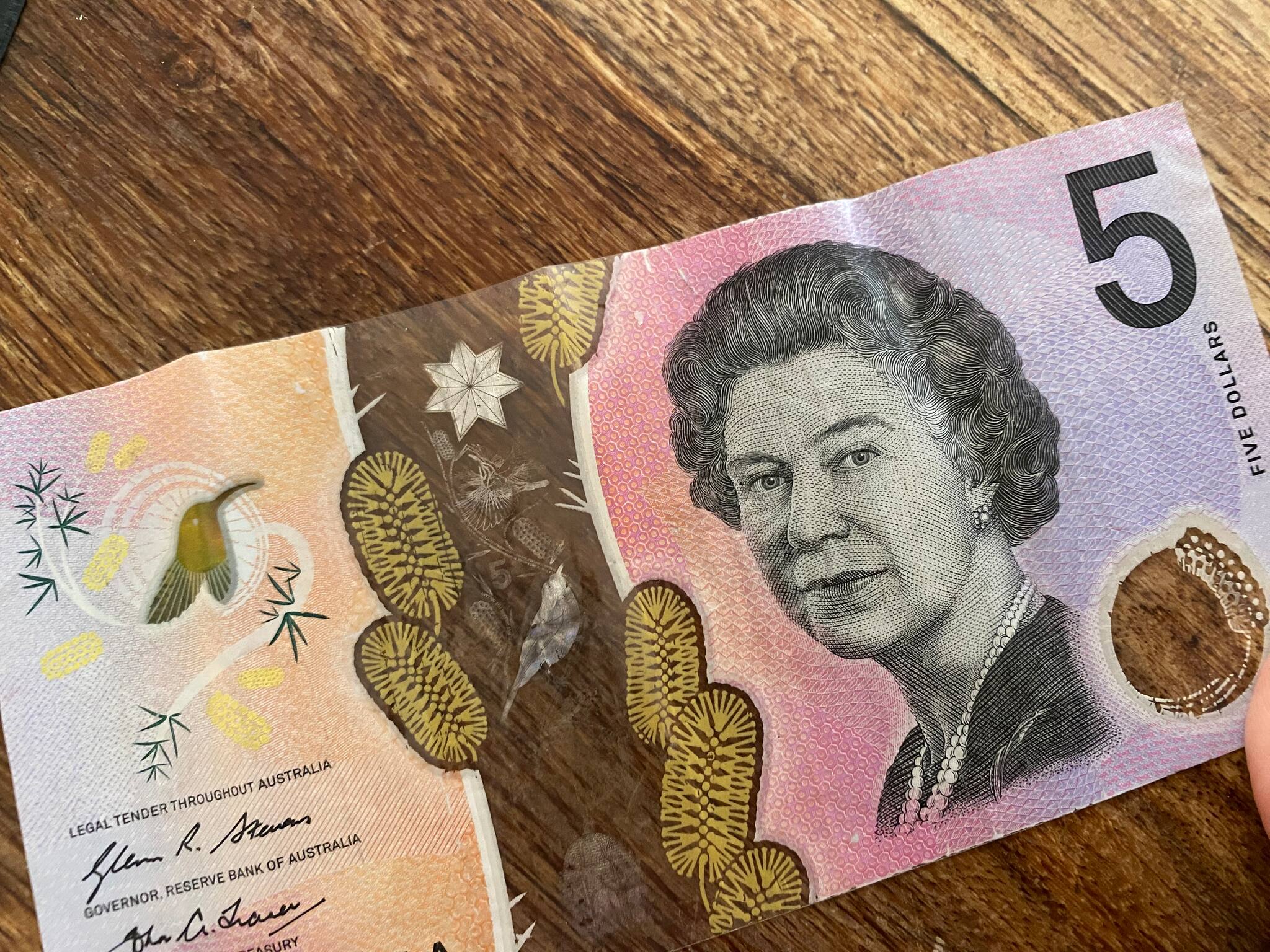 Australien streitet nach dem Tod von Queen Elizabeth um den Fünf-Dollar ...