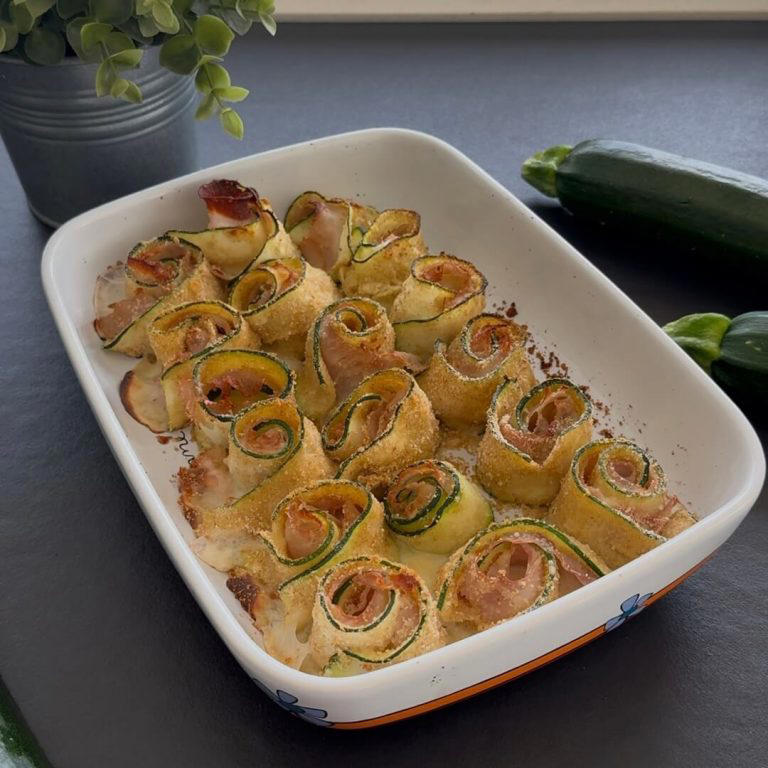 Rotolini di zucchine al forno, la ricetta sfiziosa e bella da vedere