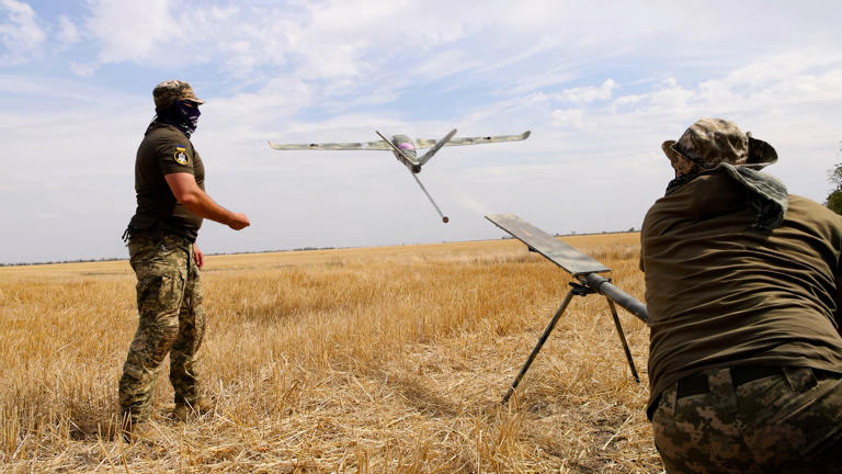 This is the reusable, plane-like Backfire drone that Ukraine's Birds of ...
