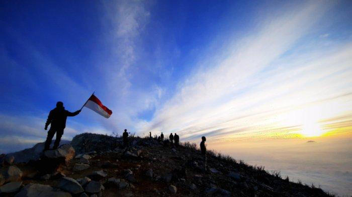 Itinerary Pendakian Gunung Sindoro via Kledung, Bujet Rp 200 Ribuan Termasuk Registrasi and Logistik