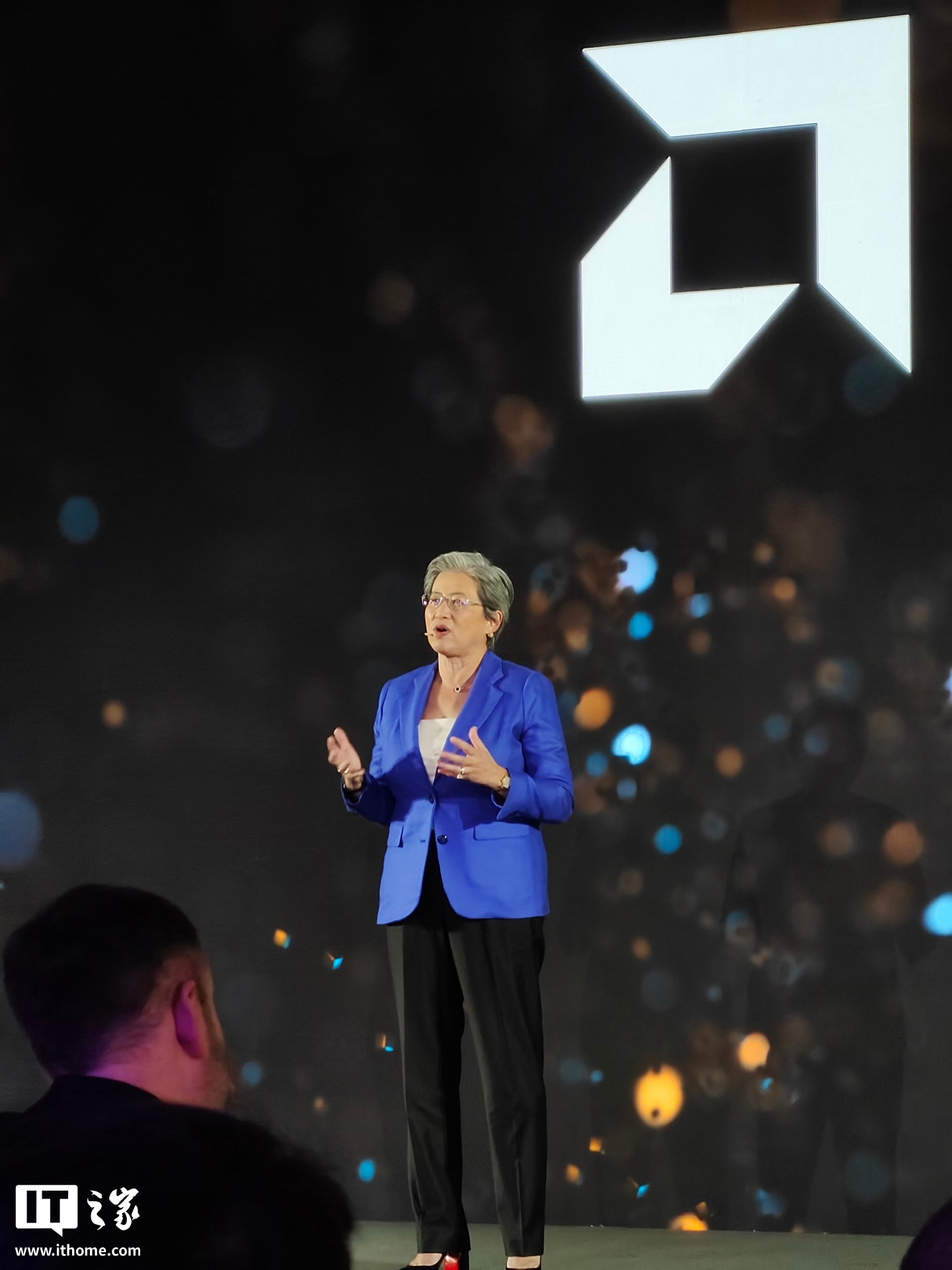 苏姿丰：AMD 在 DeepSeek 发布首日就给予了支持