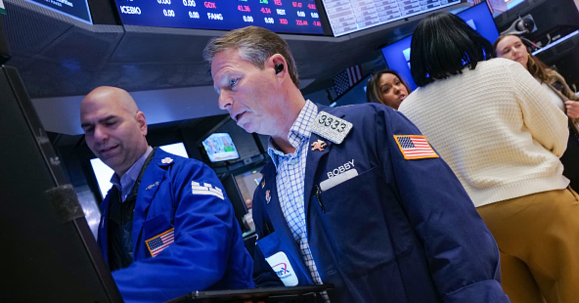 10-year Treasury yield falls as traders turn attention to Fed