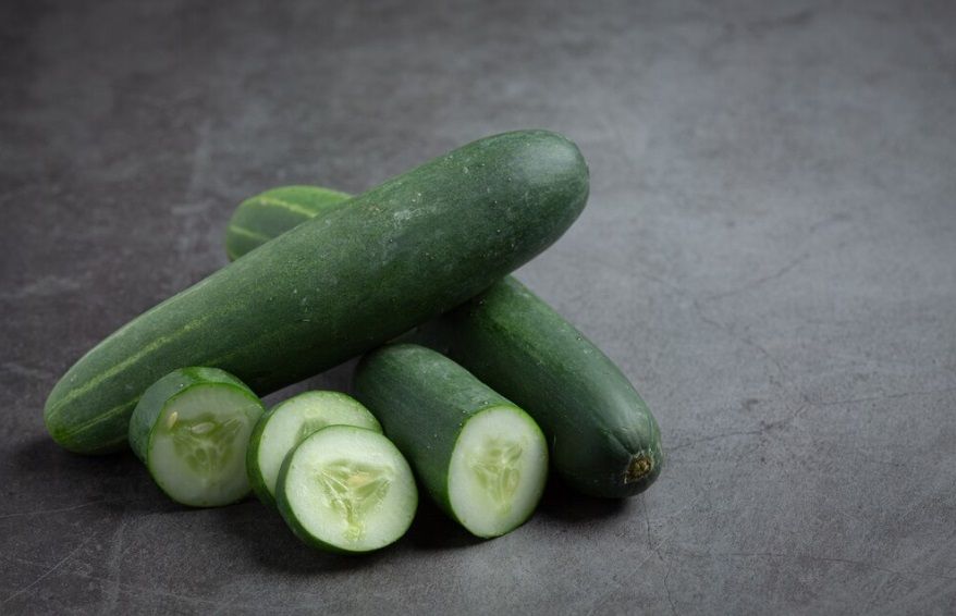 8 Manfaat Minum Air Rendaman Timun Setiap Hari untuk Kesehatan