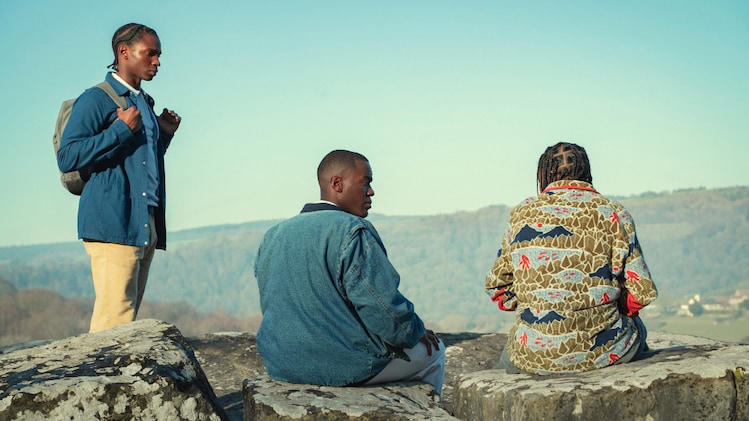 How to be a great third wheel without making things awkward