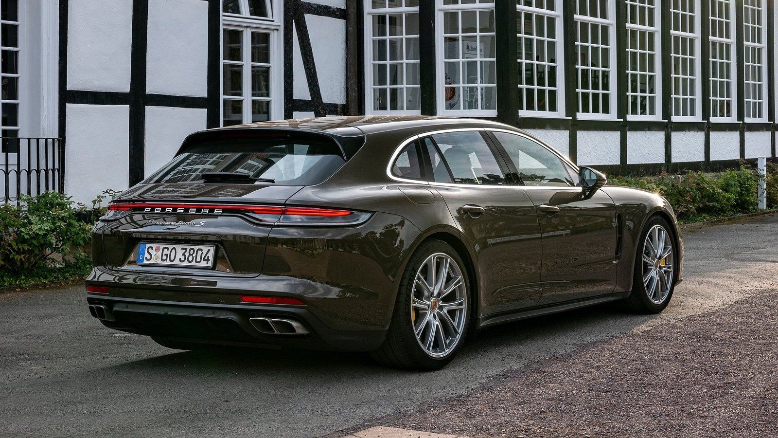 The World’s Quickest Gas-Powered Wagon That Shocked The Supercar Elite