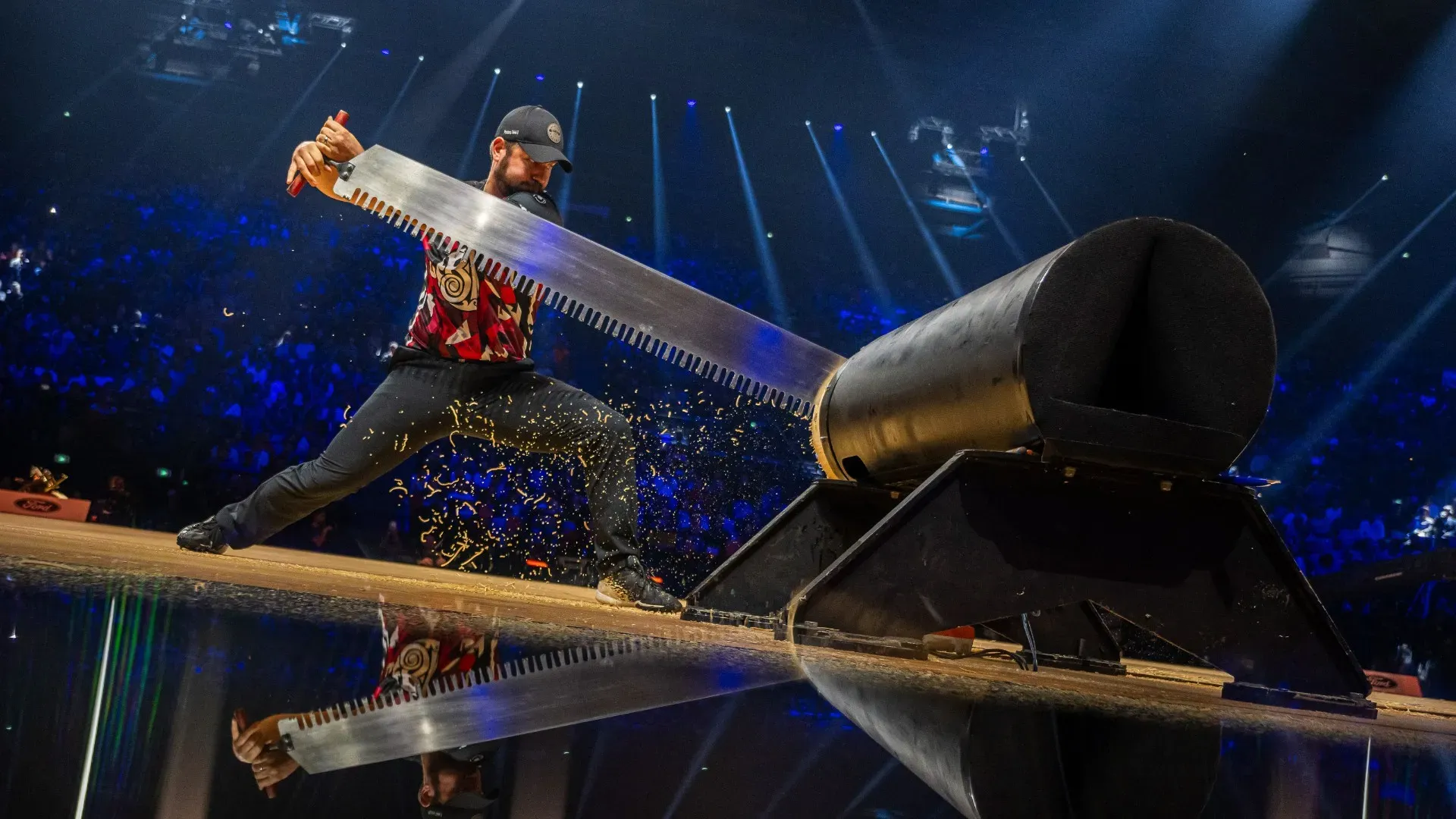 Holzhacken ist ein extremer und spektakulärer Sport: Fotos