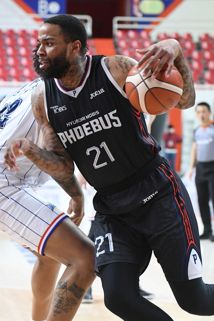 프로농구 현대모비스, KCC 꺾고 연패 탈출…2위 LG와 0.5경기 차