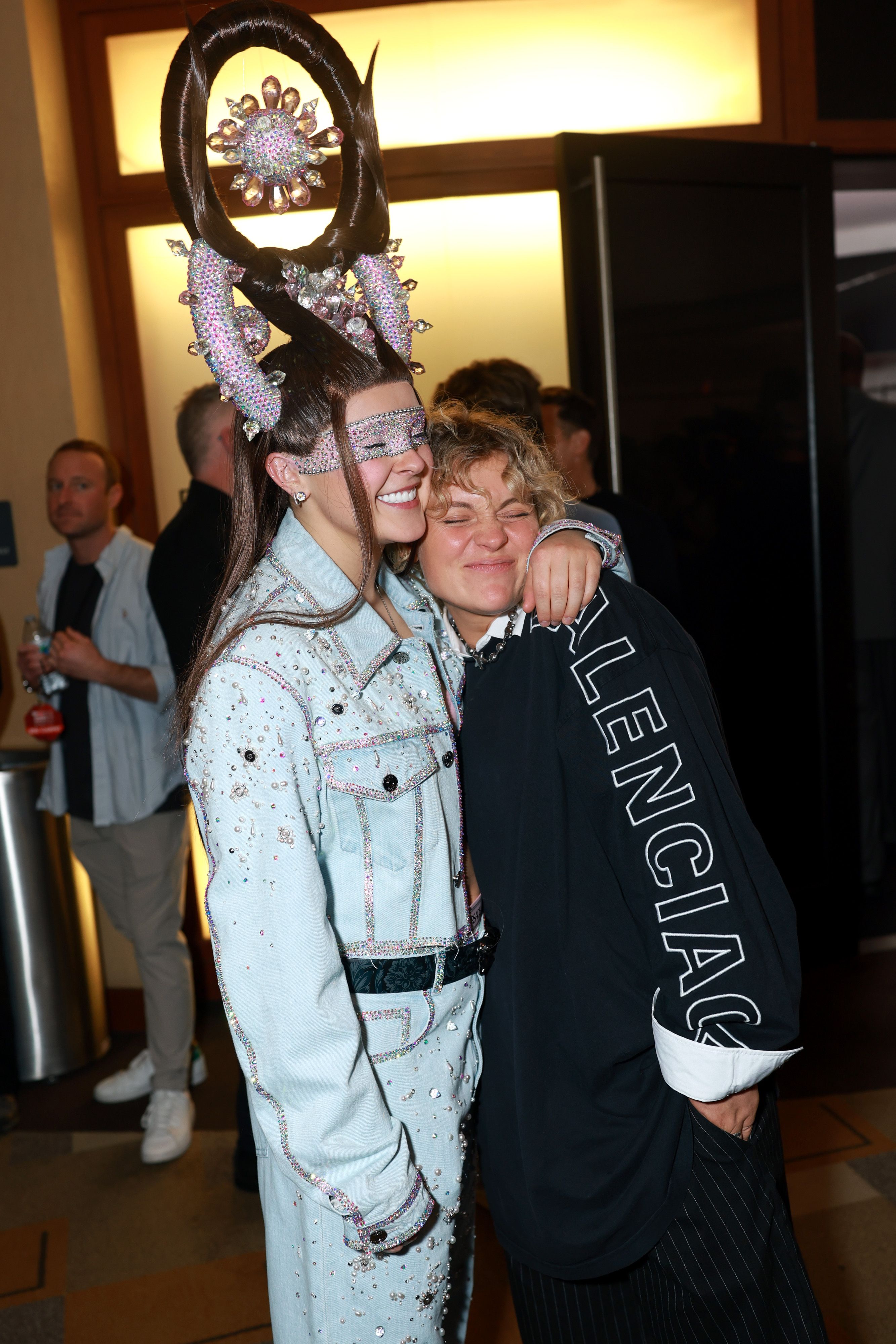 JoJo Siwa Debuts Major Brunette Hair Transformation Alongside New ...