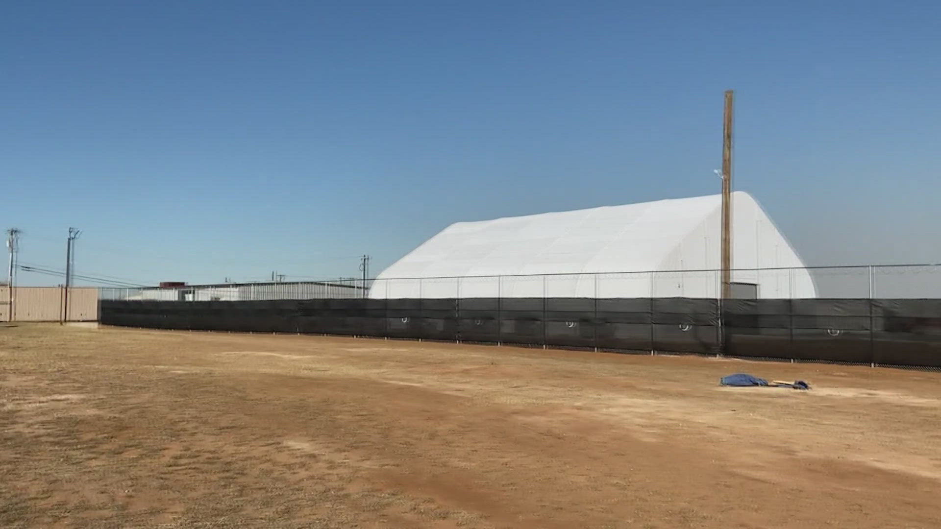 Texas closing processing facility for migrants that opened to help with ...