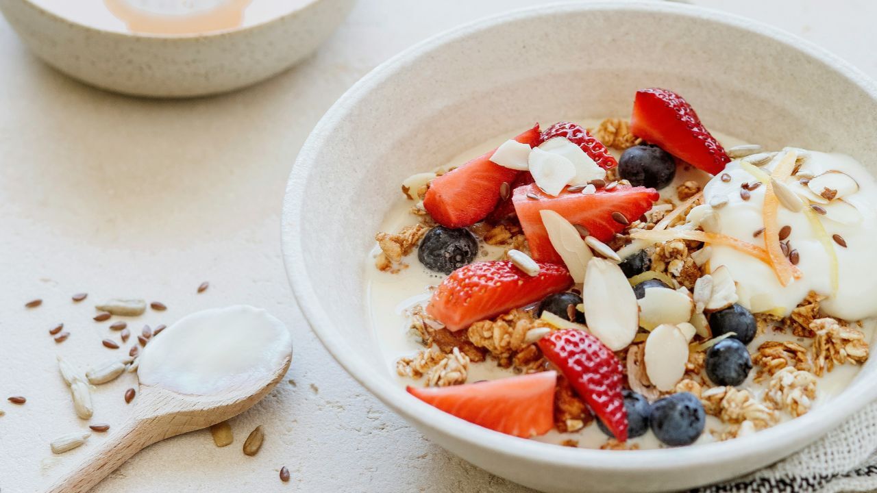 10 Surprisingly Tasty High-Protein Snacks From the Grocery Store