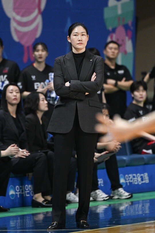 [WKBL FINAL 경기 후] 박정은 BNK 감독, “5명 모두 제 역할을 다했다” … 위성우 우리은행 감독, “실력 차인 것 같다”