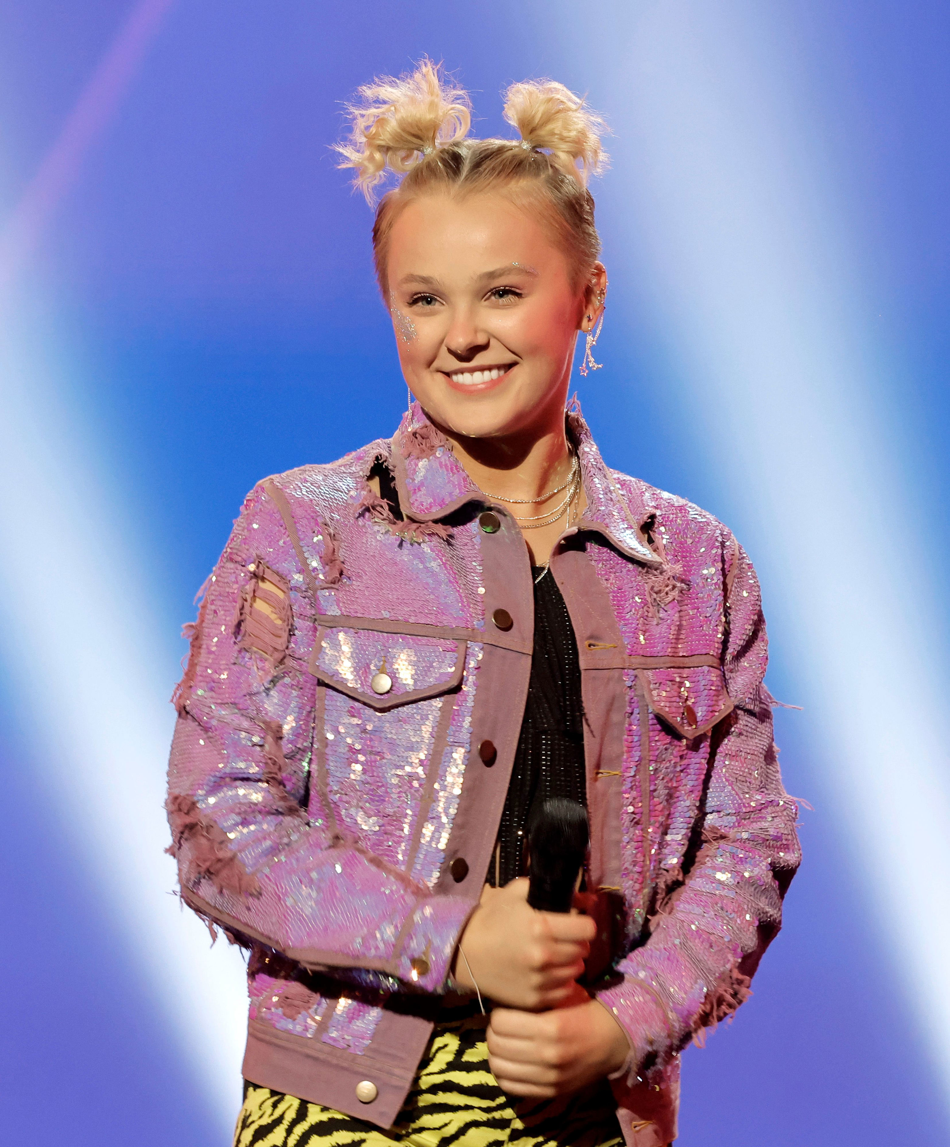 JoJo Siwa Debuts Major Brunette Hair Transformation Alongside New ...