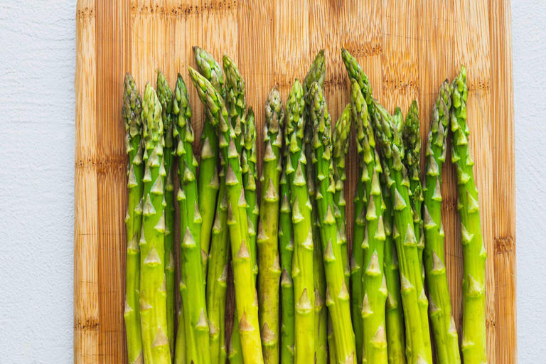 How To Wash Asparagus To Remove Dirt and Pesticides, According to Two ...