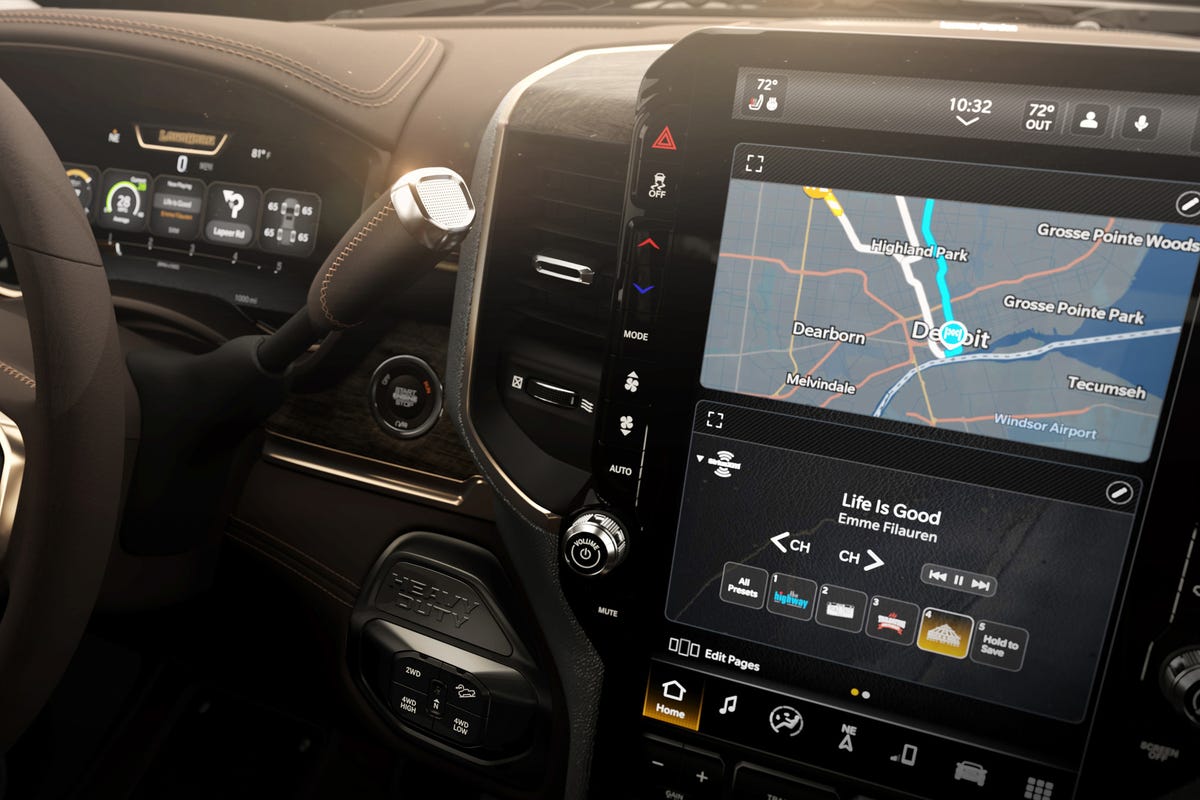 View Interior Photos of the 2025 Ram Heavy Duty