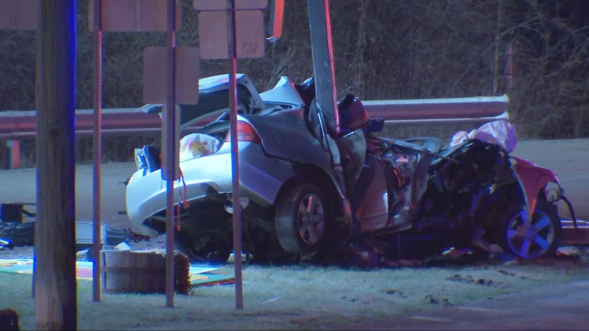 1 dead, 1 injured after car crashes into pole in Fayette County