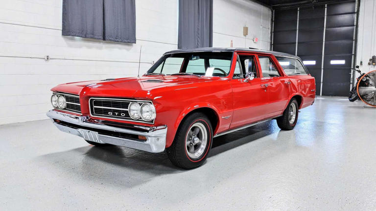 Pontiac built the world's first muscle wagon
