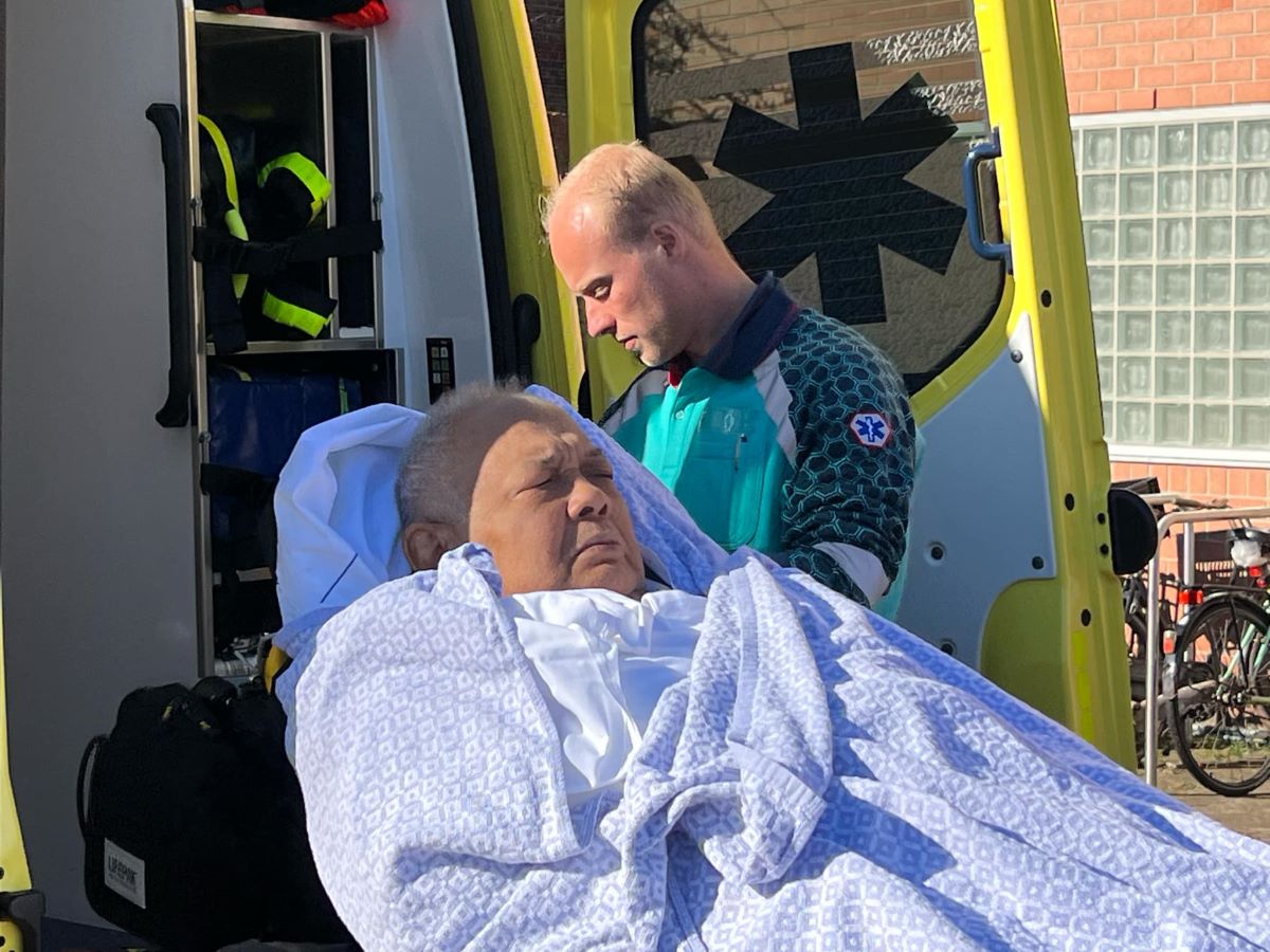 Medialdea leaves The Hague Penitentiary on board ambulance