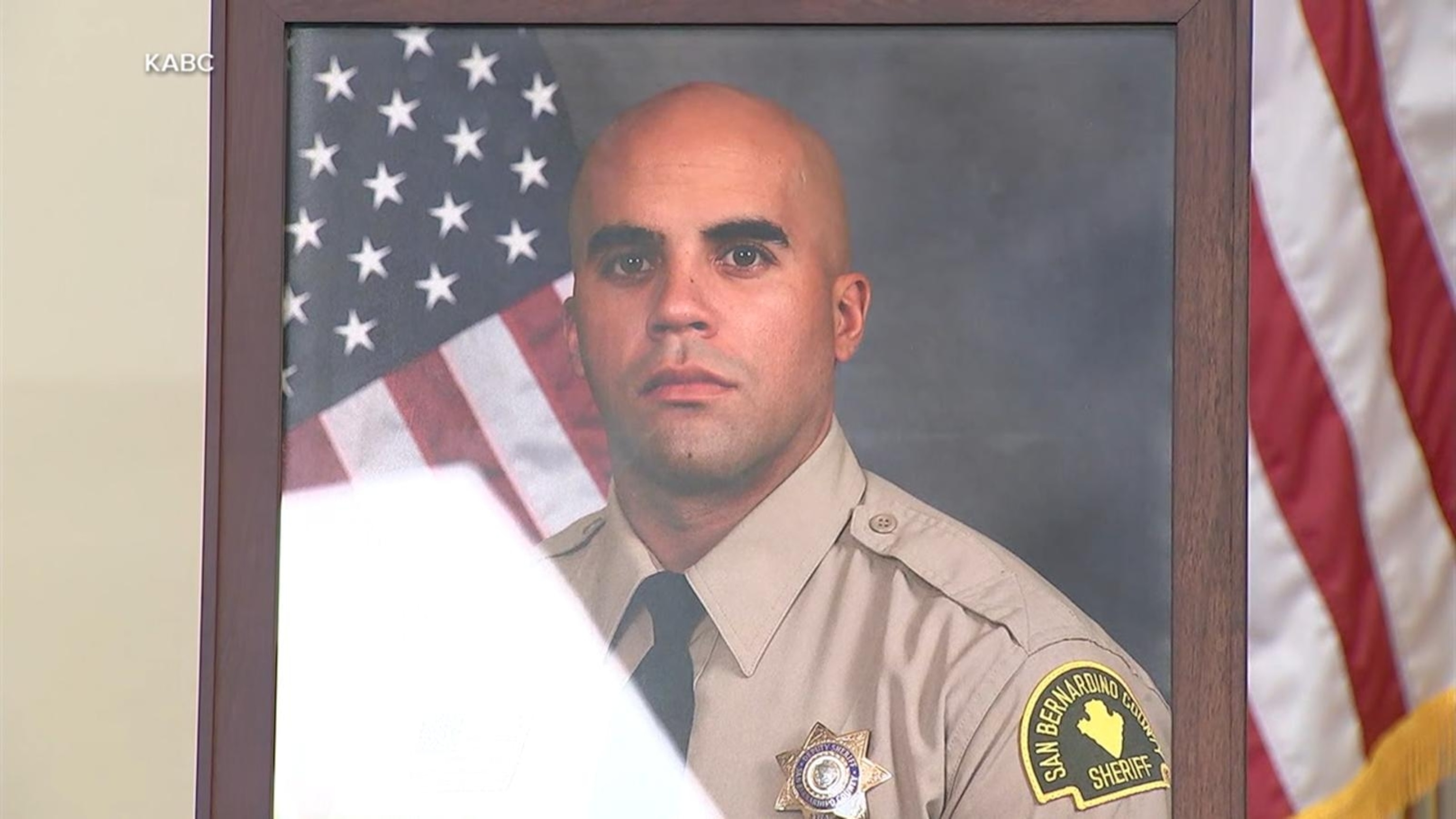 Cop dies when police car split in 2 by light pole while in pursuit of ...