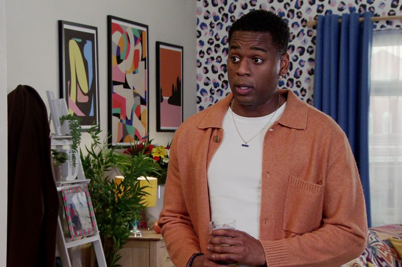 Coronation Street fans say 'that's not him' as they 'work out' reason ...