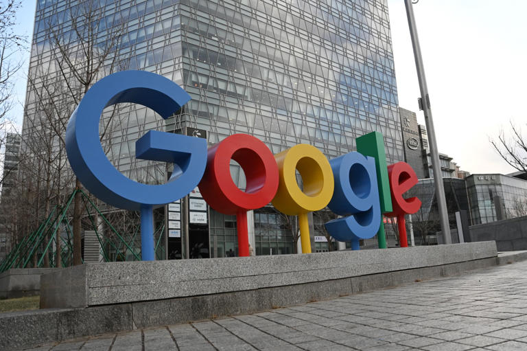 IA: Google signe le code de conduite de l'UE, contrairement à Meta