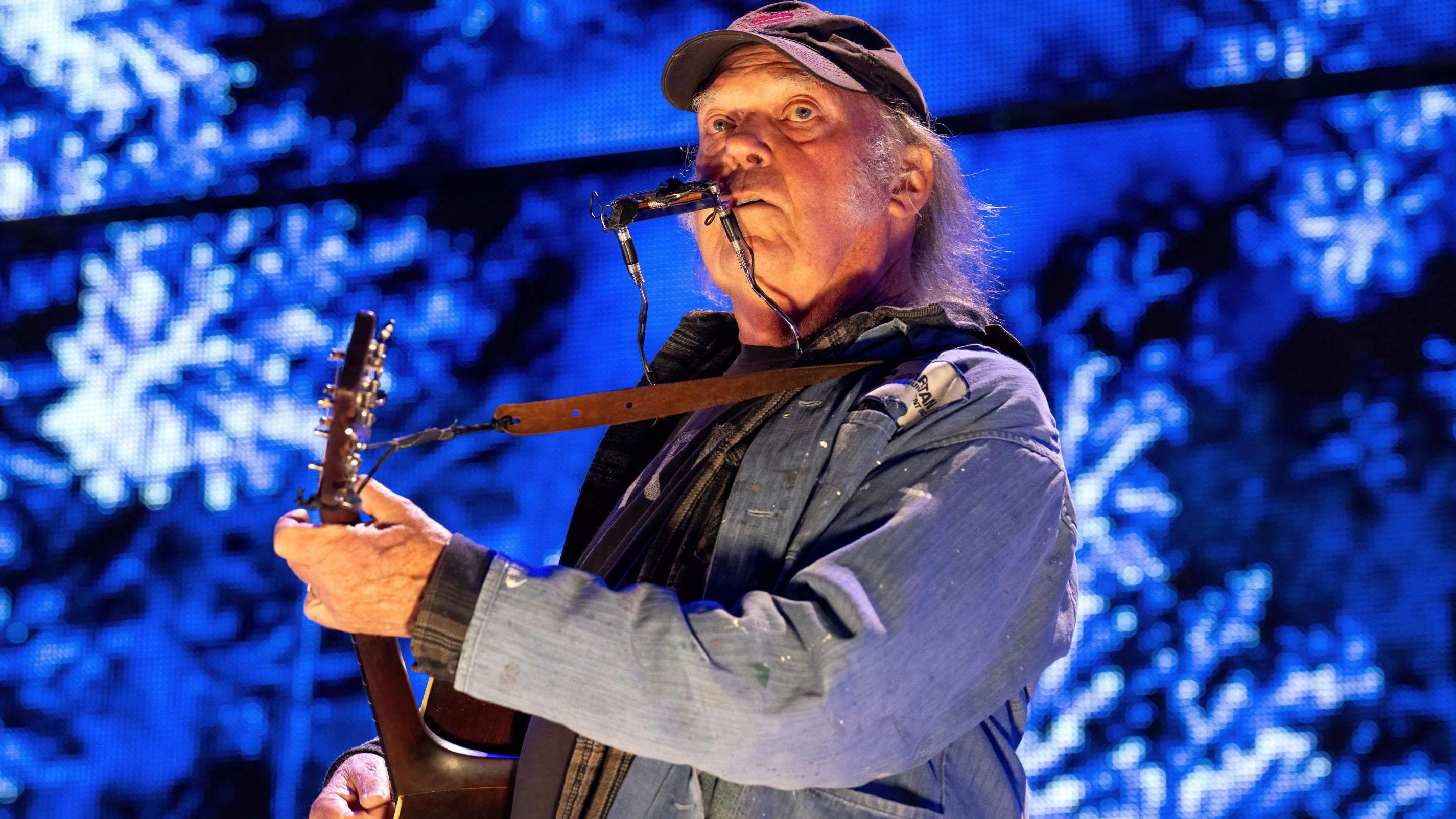 « Je ne me sentais pas à l’aise » : Neil Young arrête les tarifs dynamiques des billets de ses ...