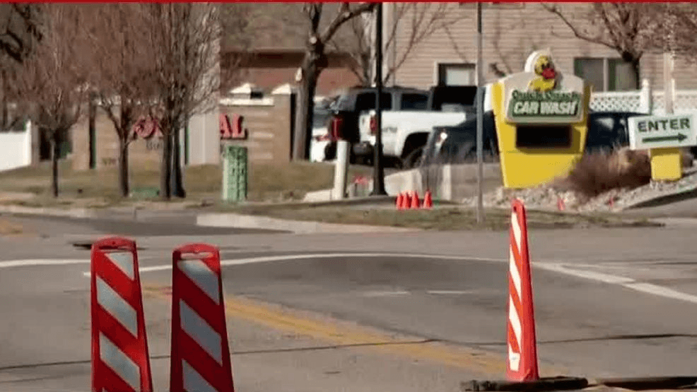 Gas line rupture forces road closure, intersection 'bubbling' in ...