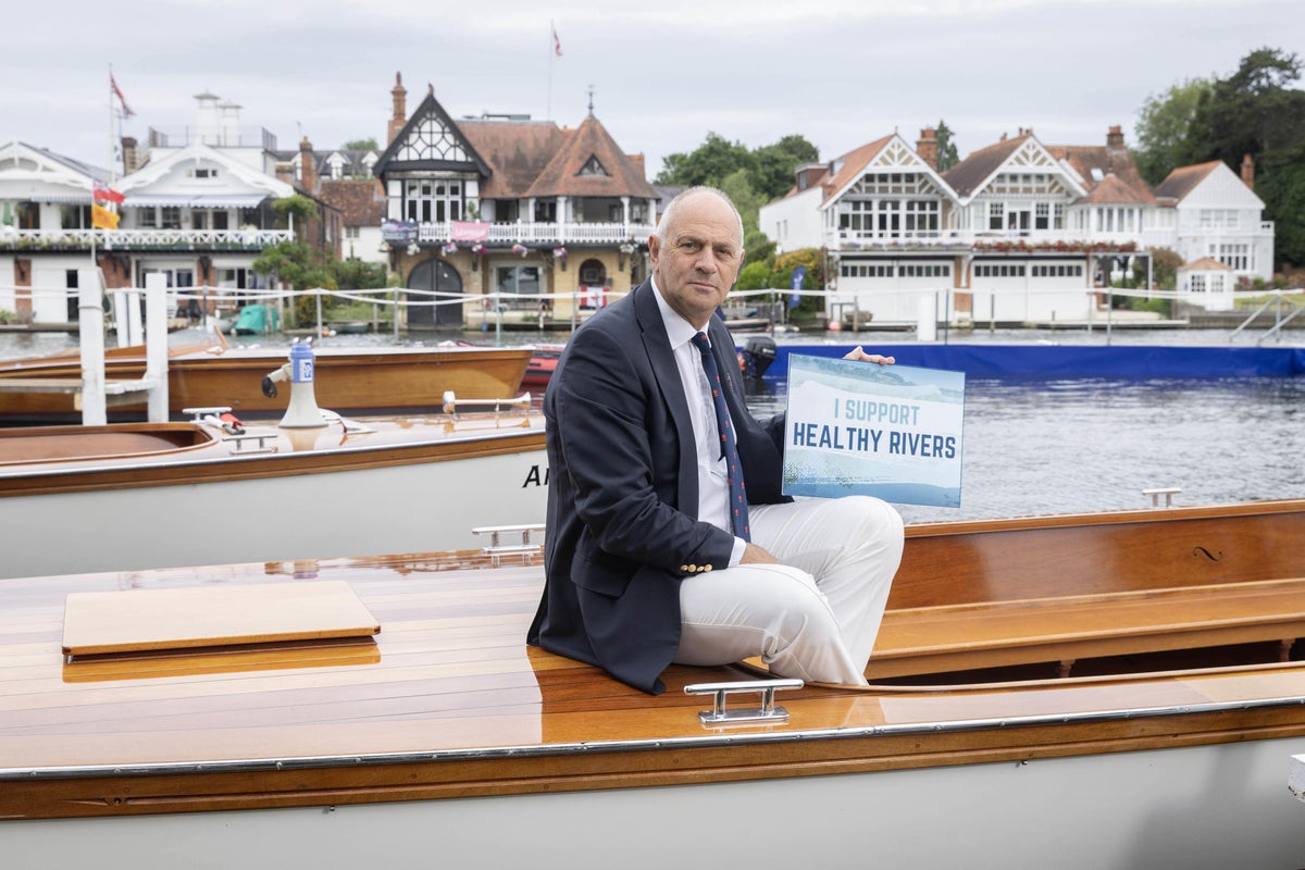 Sir Steve Redgrave urges Thames clean-up as young rowers take to the river