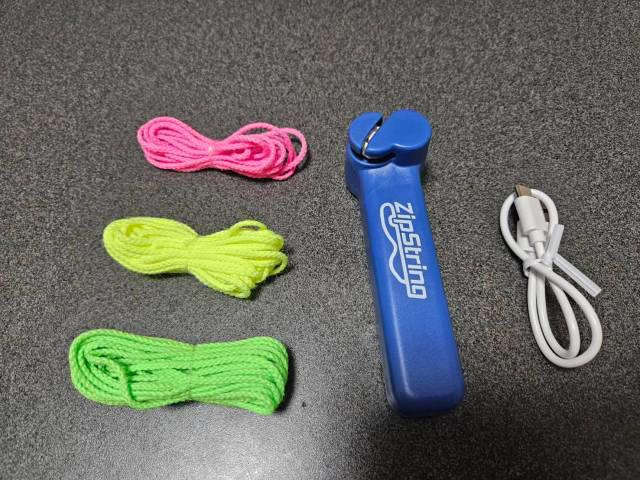 【まるで魔法】SNSで話題の玩具『ZipString（ジップストリング）』が新感覚で面白い / シニア層に遊んでもらった結果…確信を突く、鋭い感想を頂いた