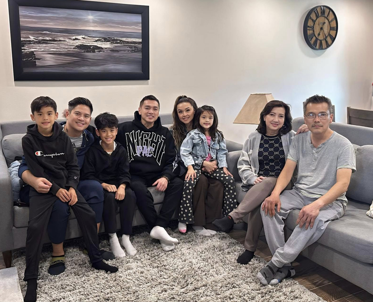 Quang Minh sum họp người thân ở Mỹ