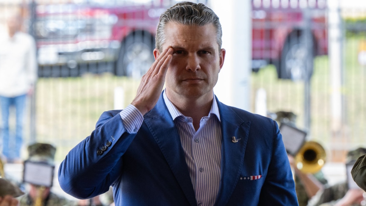 'Nobody Was Texting War Plans': US Defence Secretary Denies Messaging ...