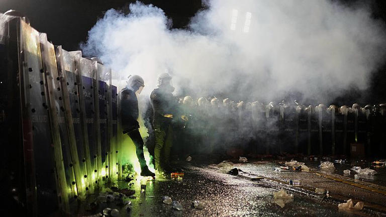 Thousands of anti-government protesters continue demonstrations in ...