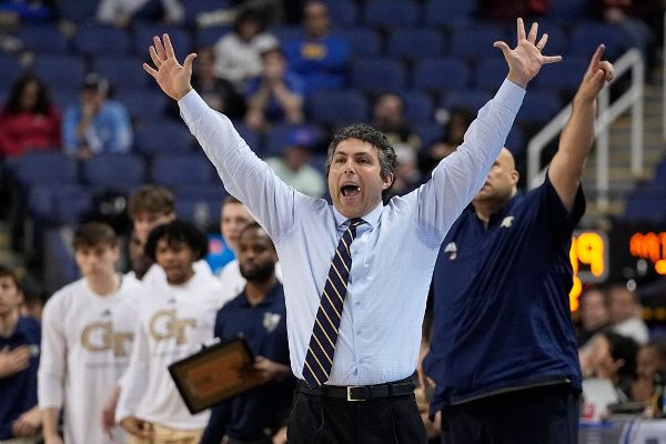 Sources: UNLV finalizing deal to hire Josh Pastner as coach