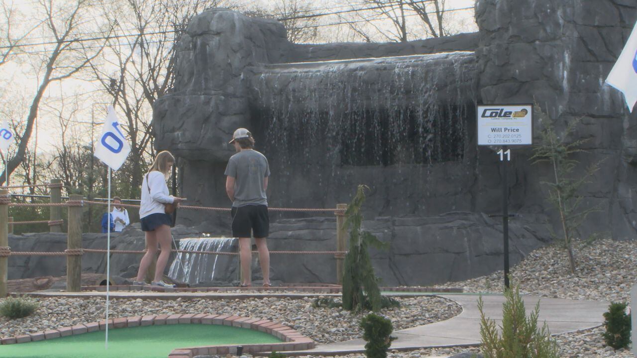 Outdoor mini golf course opens at Flea Land